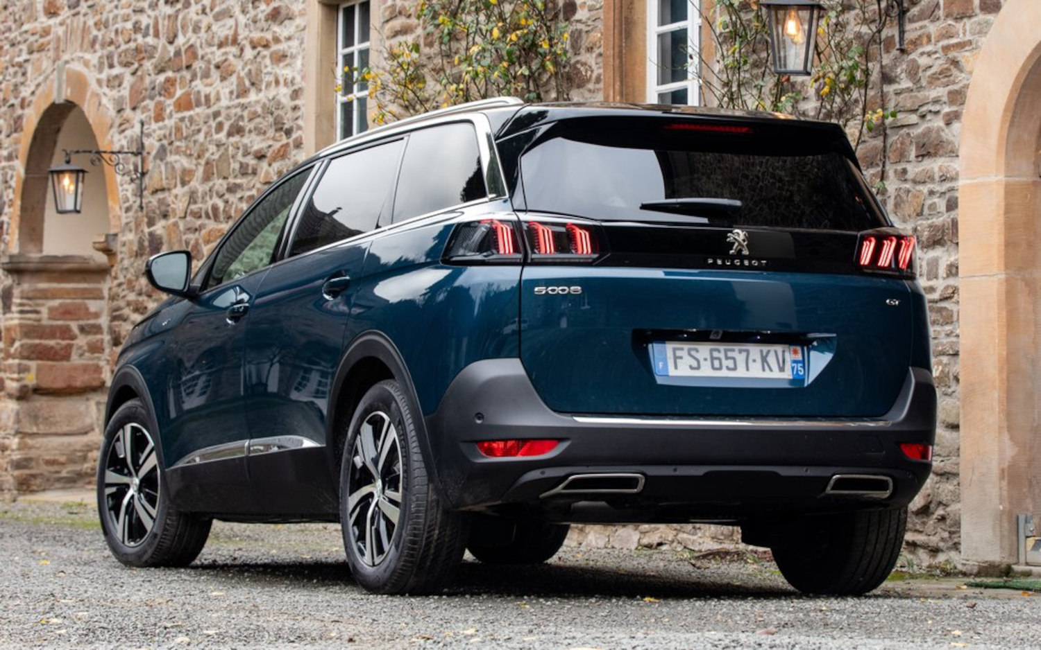 Comparison - Peugeot 5008 GT 2020 - vs - Peugeot 5008 GT Line 2019 | SUV Drive